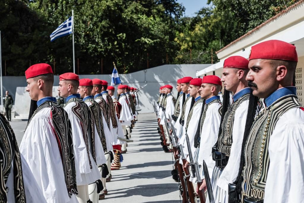 Στην τελετή αλλαγής διοίκησης της Προεδρικής Φρουράς – Προεδρία της ...