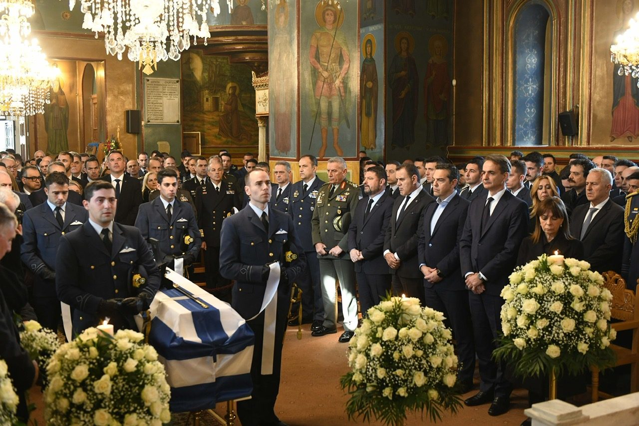 Στις κηδείες των πιλότων Μάριου – Μιχαήλ Τουρούτσικα και Ευστάθιου ...