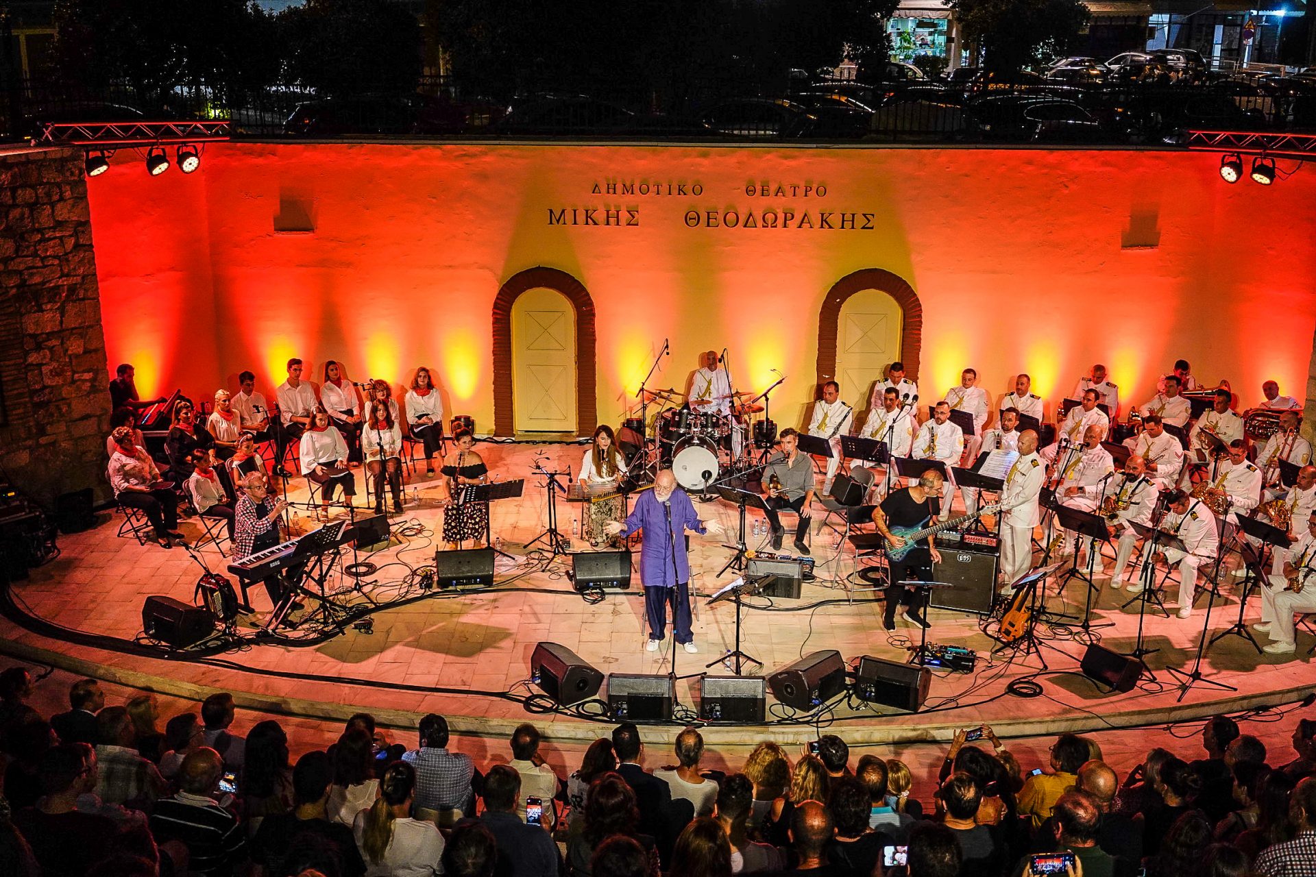 Στο Ανοιχτό Θέατρο «Μίκης Θεοδωράκης» για τη συναυλία του Διονύση ...