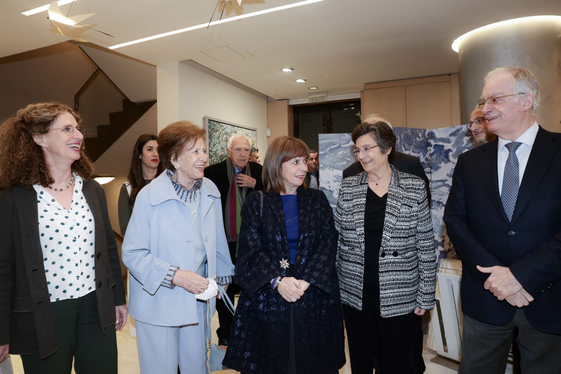 Στα εγκαίνια της έκθεσης «Μιχάλης Οικονόμου. Η αλχημεία της ζωγραφικής ...
