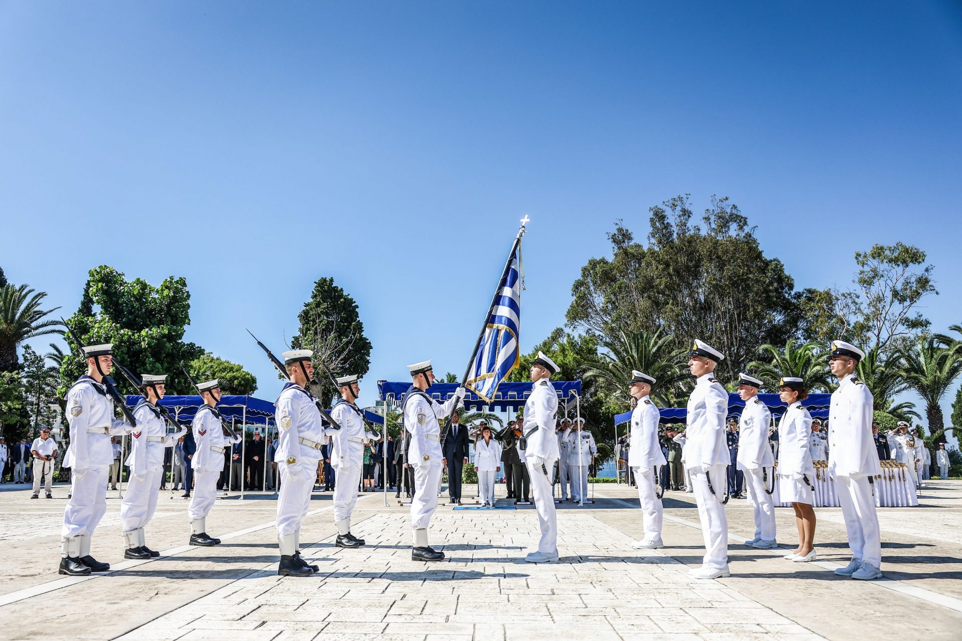 Στην τελετή ορκωμοσίας στη Σχολή Ναυτικών Δοκίμων - Aρχική - Προεδρία ...